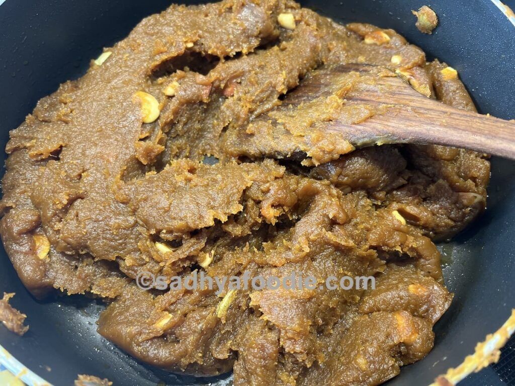 Kerala Style Pumpkin Halwa (Mathanga Halwa / Mathanga Vilayichathu)